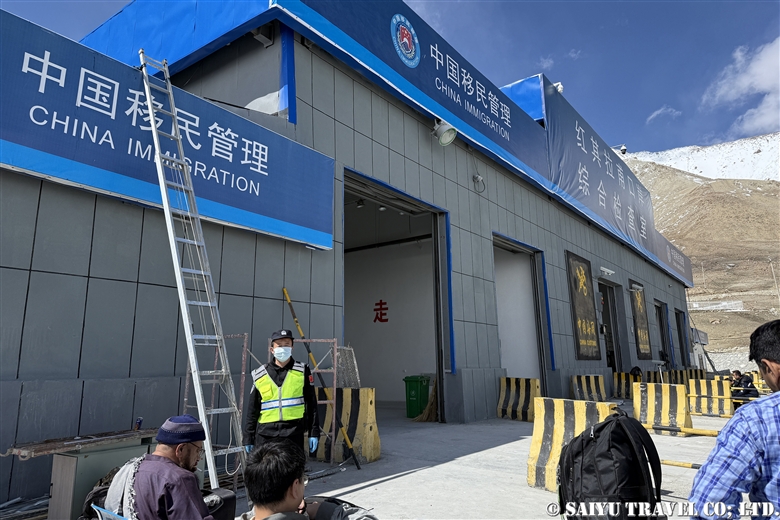 From Pakistan to China over the Khunjerab Pass, A Border Crossing ...