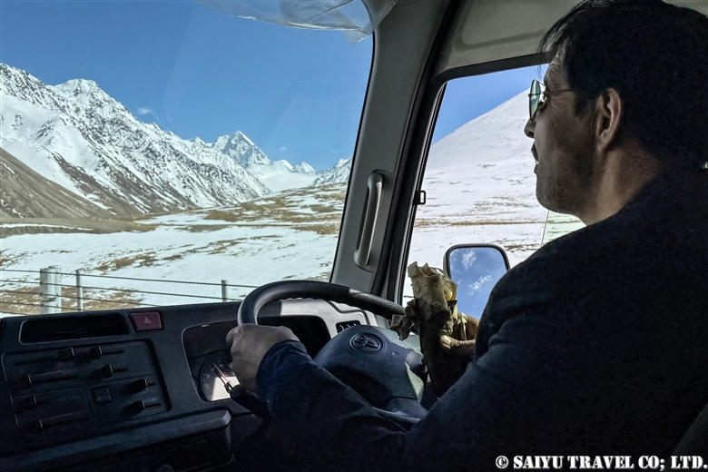From Pakistan to China over the Khunjerab Pass, A Border Crossing ...