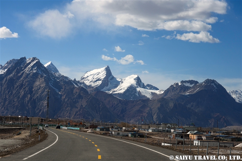 From Pakistan to China over the Khunjerab Pass, A Border Crossing ...